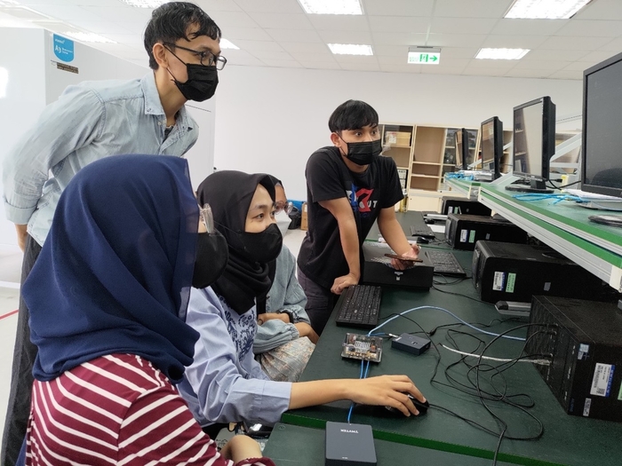 龍華科大各場域開設相關資通訊創新等培訓課程，培訓產業所需實務人才。圖片